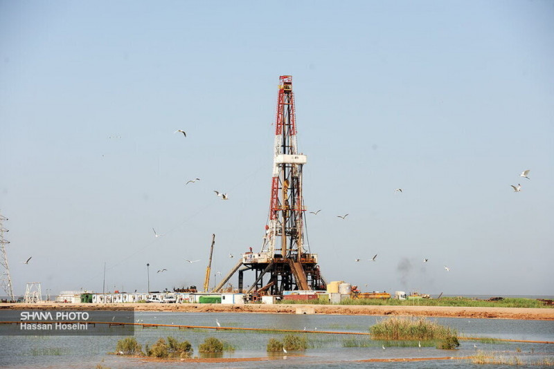 Иран одобрил экстренный план по увеличению добычи нефти на 250 000 ...